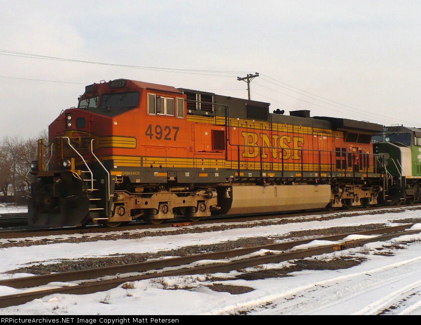 BNSF 4927